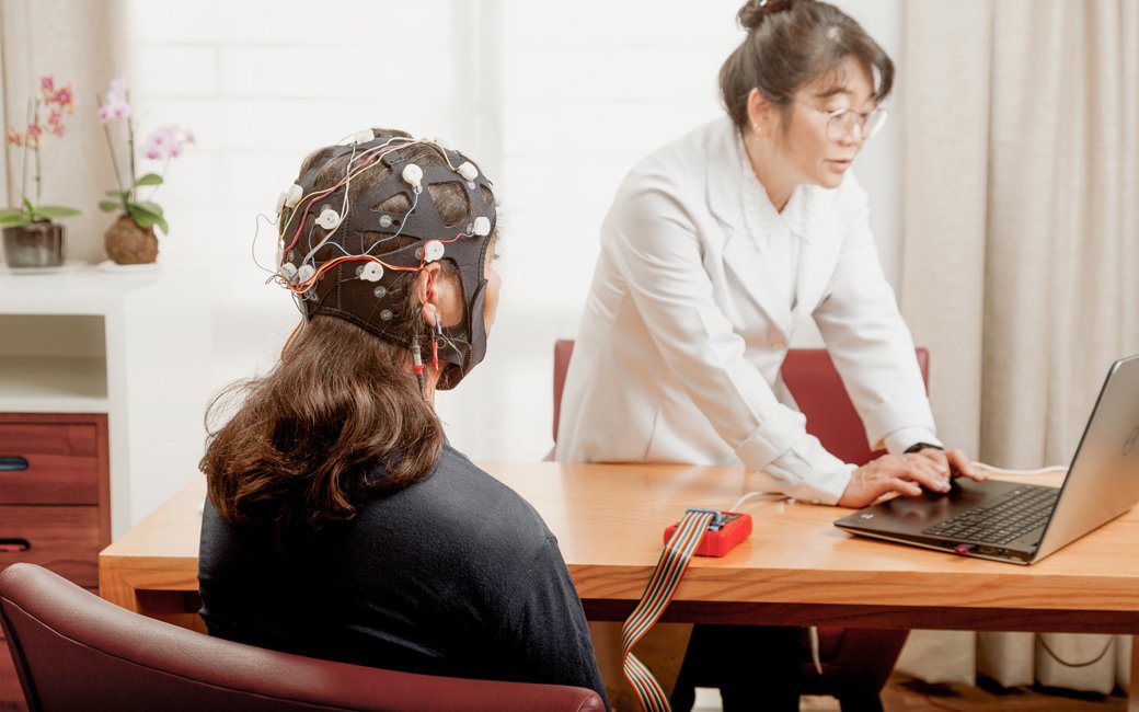 Neurofeedback e Fotobiomodulação: Saúde Cerebral - TI Esti